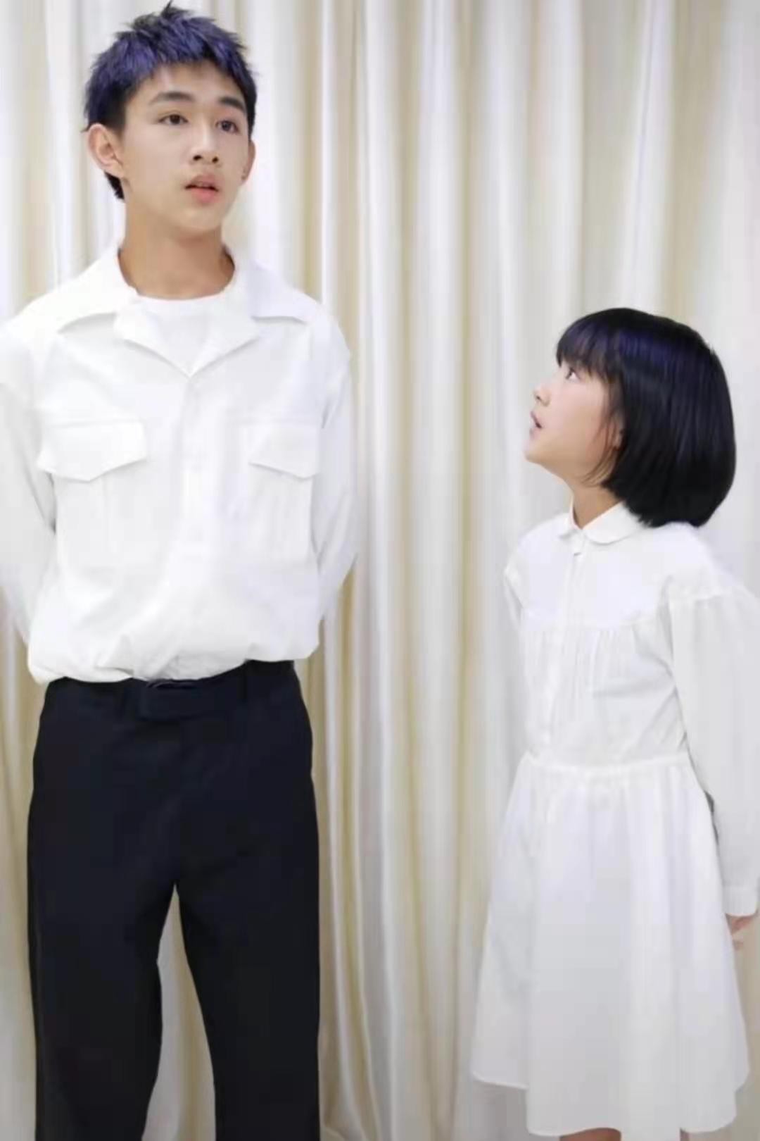 Rong Zishan is growing fast, a head taller than Zhang Zifeng, netizen ...