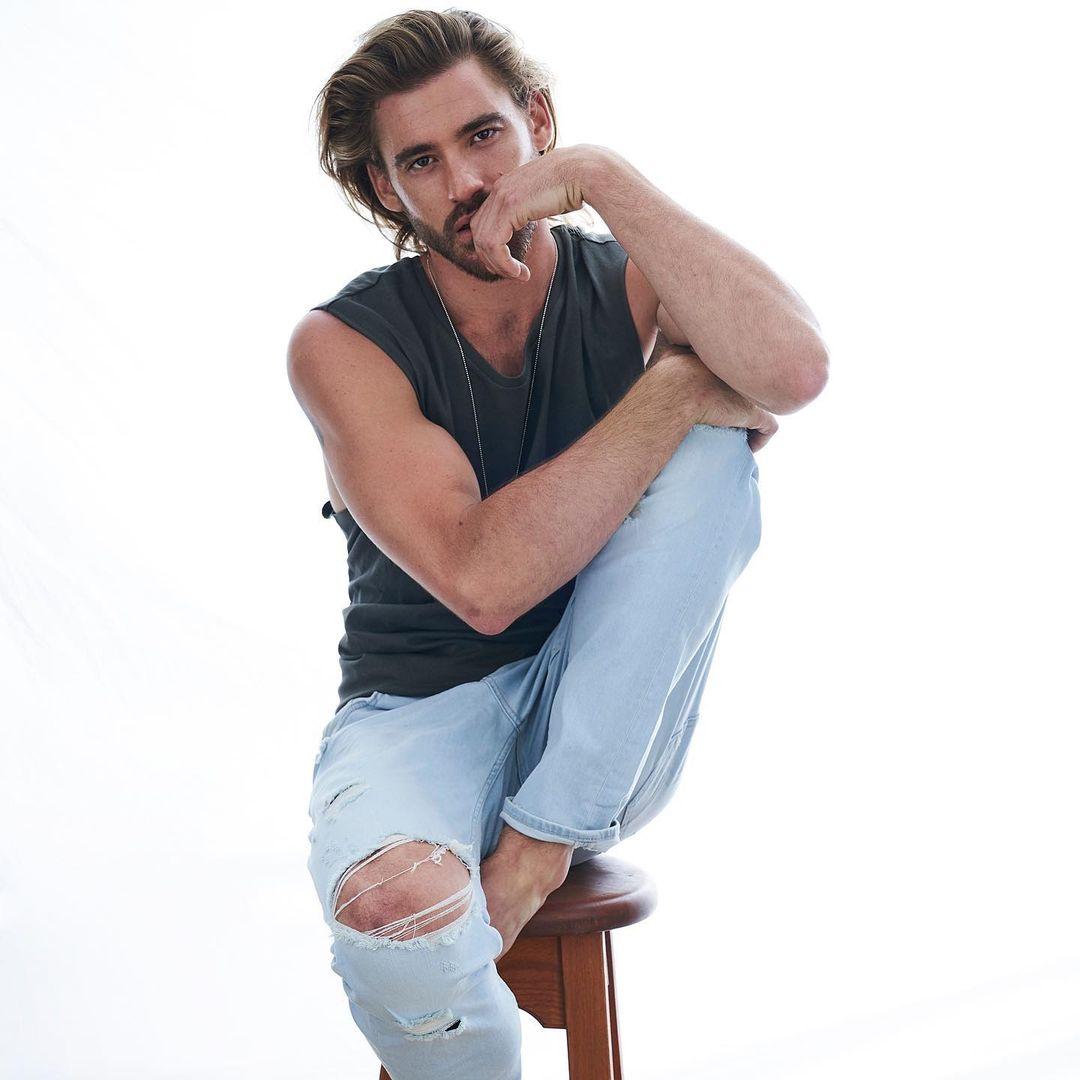 Israeli male model with strong face, full of tendons, perfect lines ...