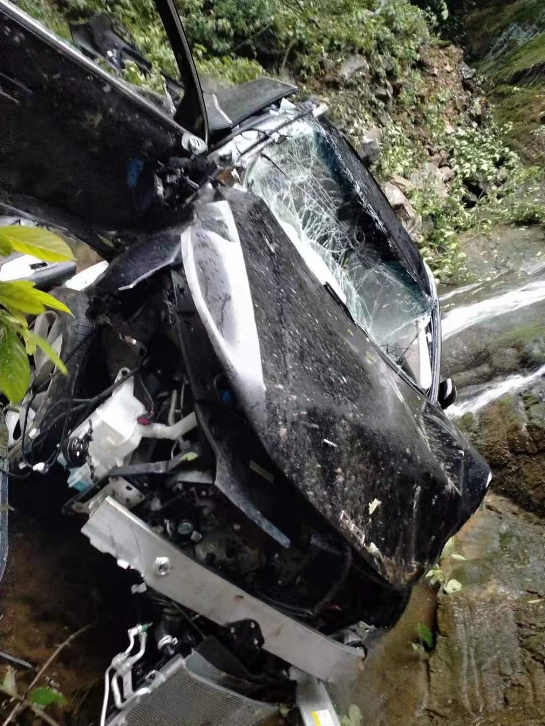 BEIJING-X7 unfortunately fell into a cliff and was scrapped, and the ...