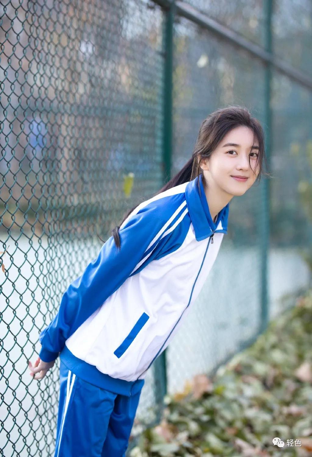 She is moist and charming - iMedia