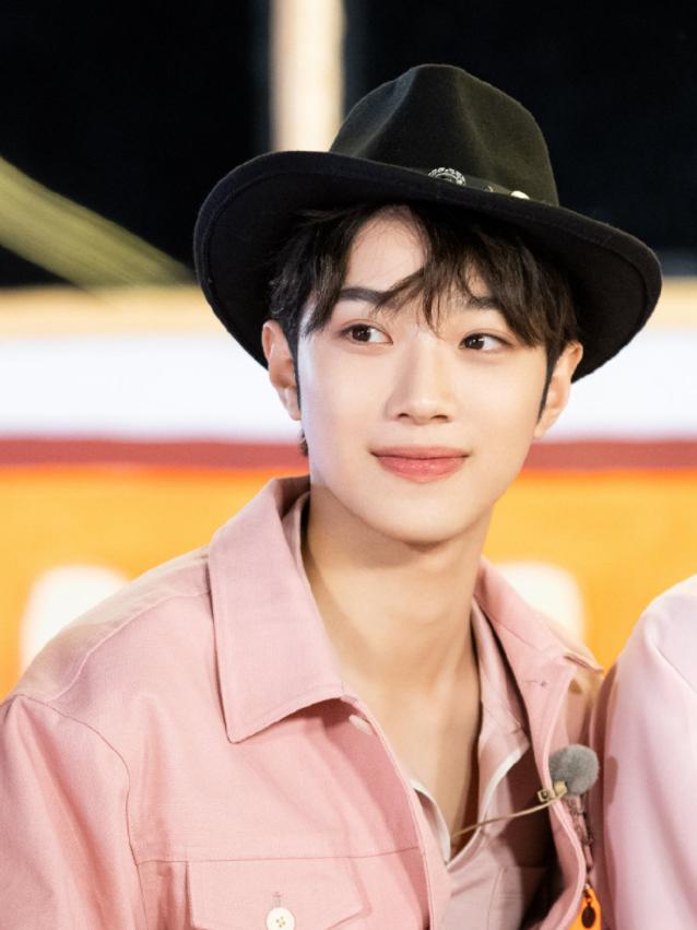 "Taohuawu" catwalk stills are released, Zhou also looks like a model ...