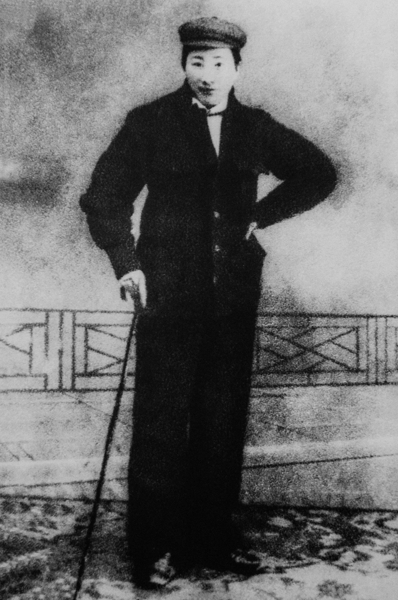 Why is Qiu Jin obsessed with wearing menswear? - iNEWS