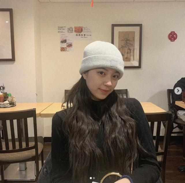 Ouyang Didi watched Huang Duoduo's drama and gave flowers, the two child stars are 1 year apart ...