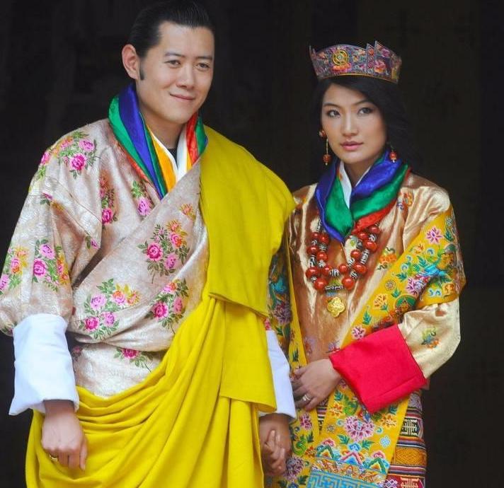 The 30-year-old Queen Pema has two faces: the "iceberg face" behind her ...