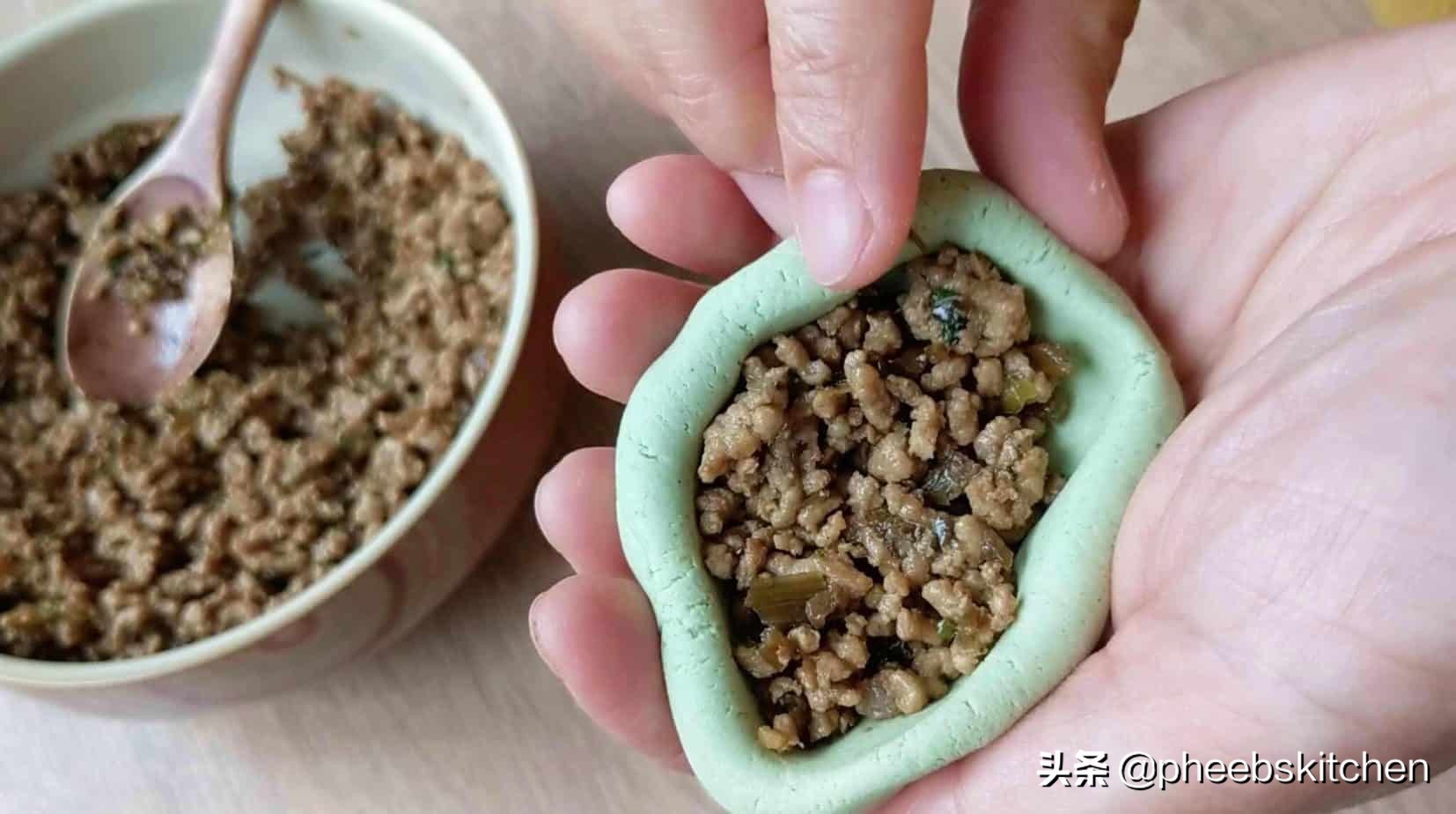 Sichuan's traditional famous snack wrapped in leaf-wrapped glutinous ...