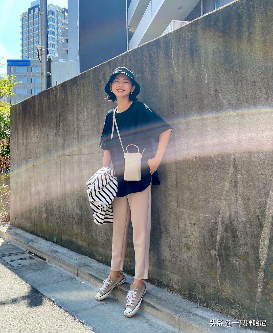 How to wear minimalist style?Japanese women wear the most advanced ...