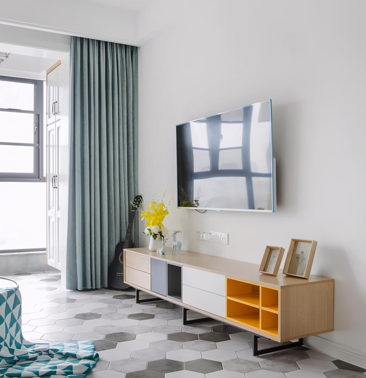 89 square meters squeezes out three bedrooms and two halls, and is ...