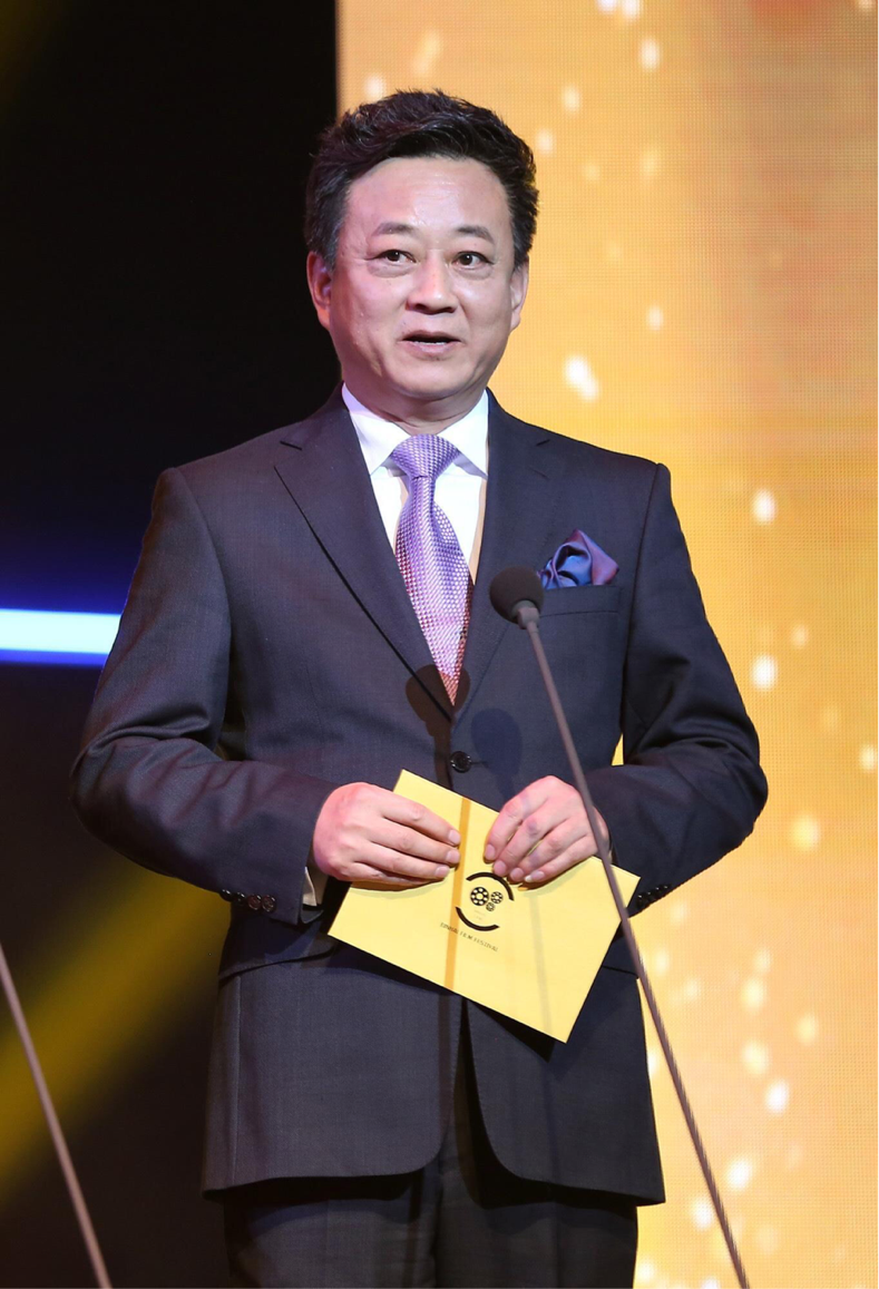 Zhu Jun brings his 6-year-old wife to celebrate the New Year in the ...