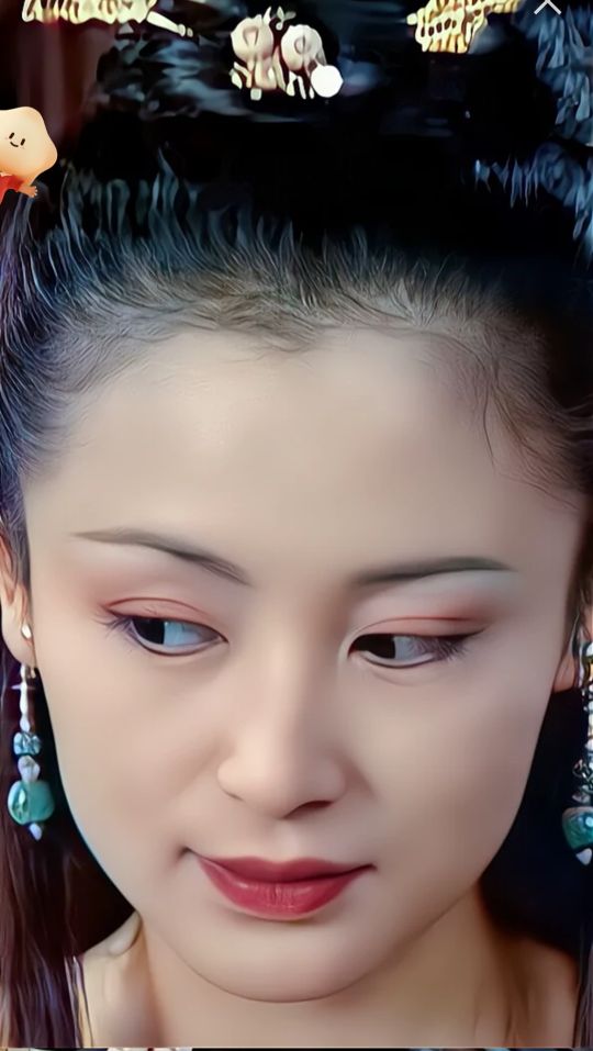 Chen Hong is performing Chang'e's fairy appearance in "A Brilliant ...