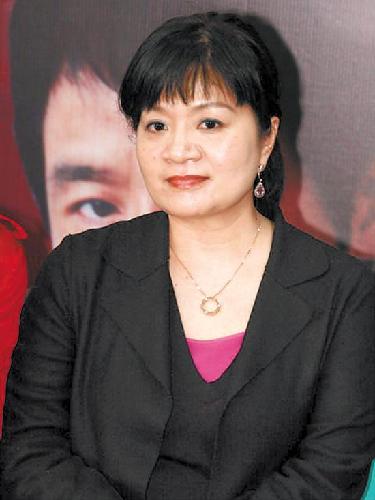 The beautiful screenwriter Wang Liping, who has been in uniform for 14 ...