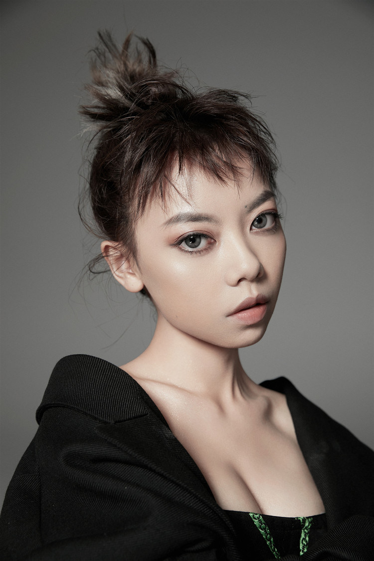 This big-eyed beauty's EP of the same name allows us to "see" a deeper ...