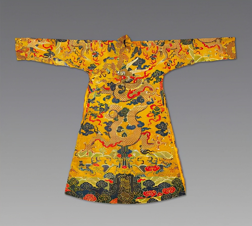 So many emperors, why only Qin Shihuang wears black dragon robe ...