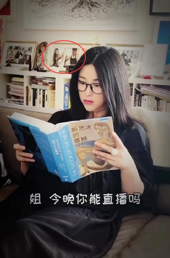 Zhu Zhu Ting 7 months pregnant belly shopping, swollen feet in the third trimester, can't wear ...