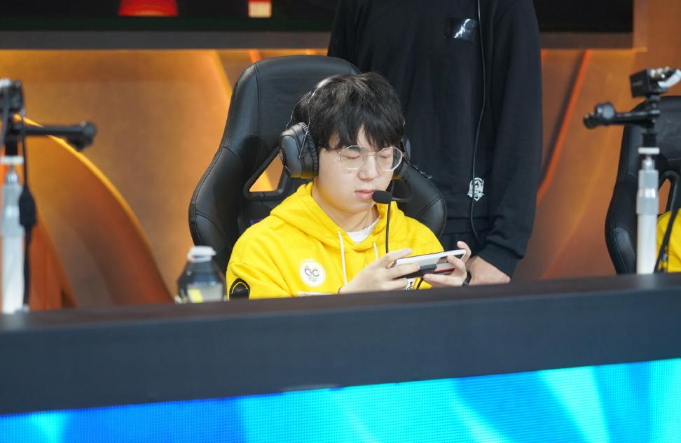 妖刀已成KPL第一射手！帶領QG拿到卡位賽資格，刺痛：給他加雞腿 - 資訊咖