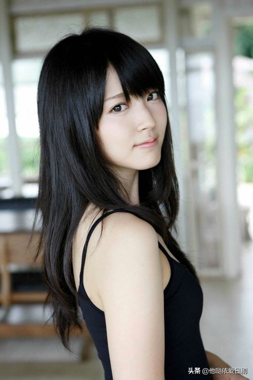 Active as a singer, Suzuki Airi, 27-year-old portrait - iMedia