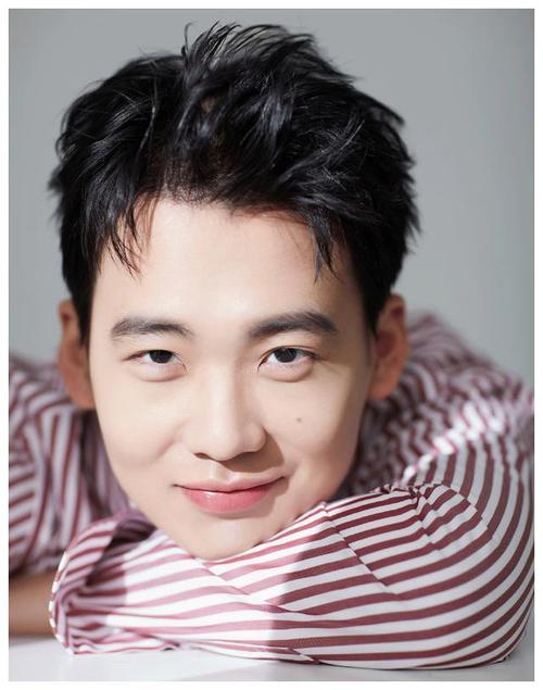 It turns out that "Guo Qilin" is just his stage name? After knowing his ...