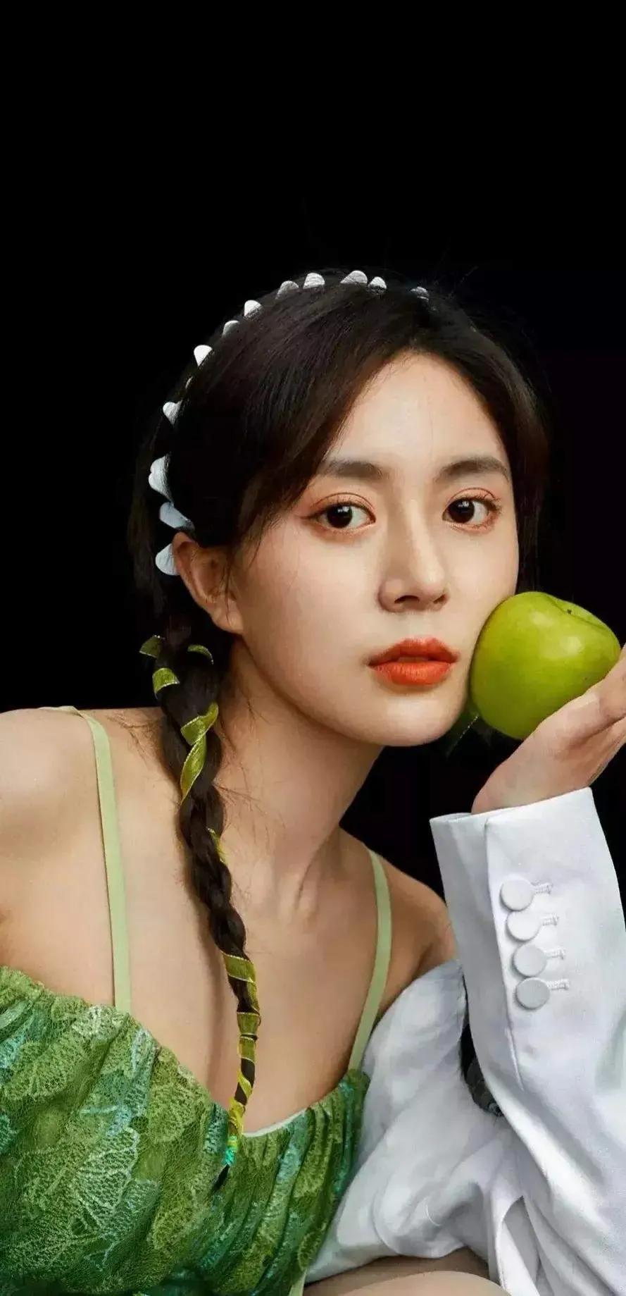 Shanghai actress-Tang Min - iNEWS