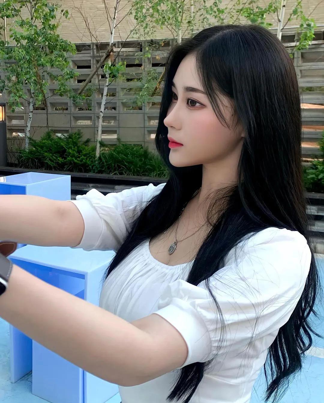 South Korean model Jiwon, Gu Pan is radiant and sultry - iMedia