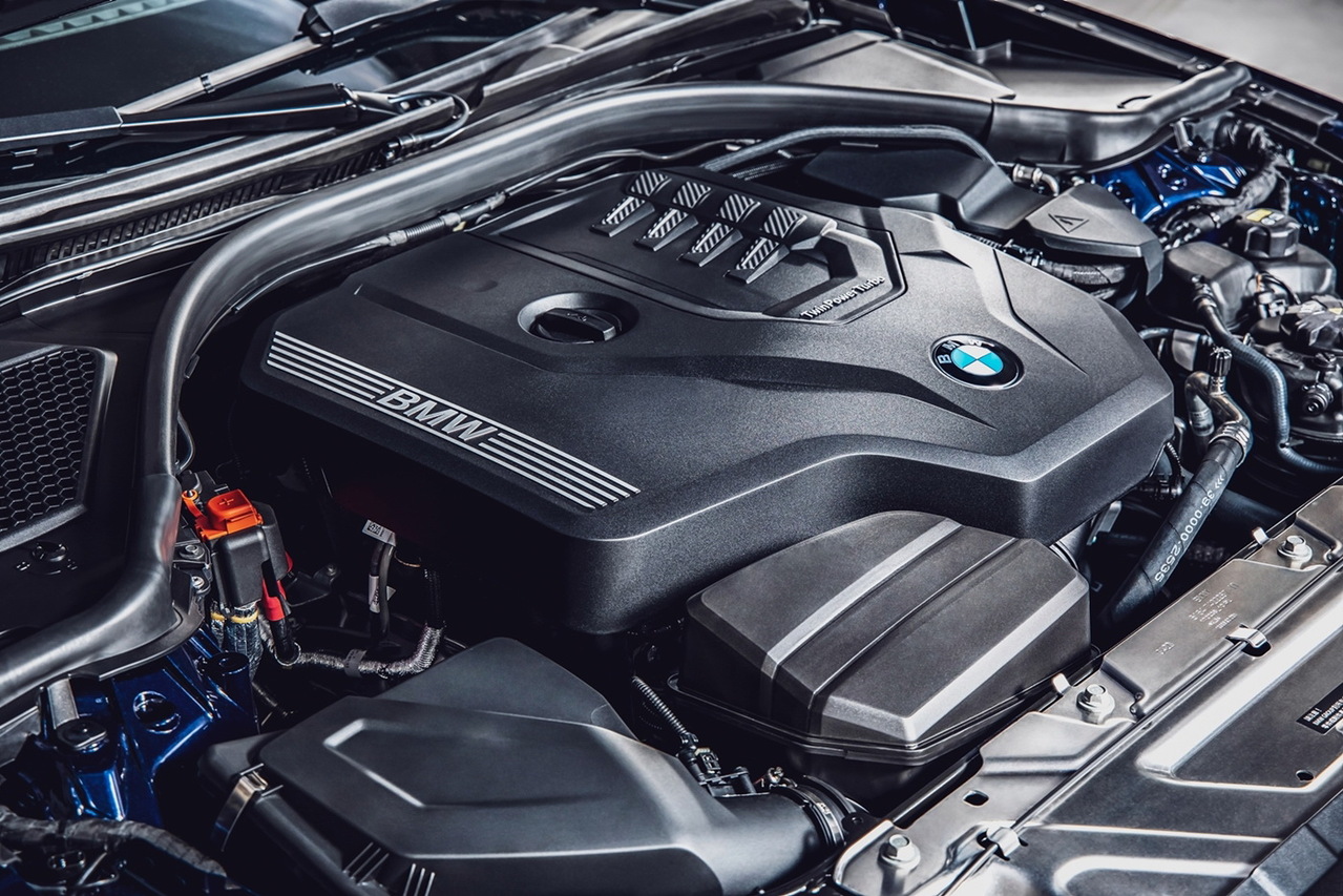 BMW 330i / 330i Touring M Night Edition - iNEWS