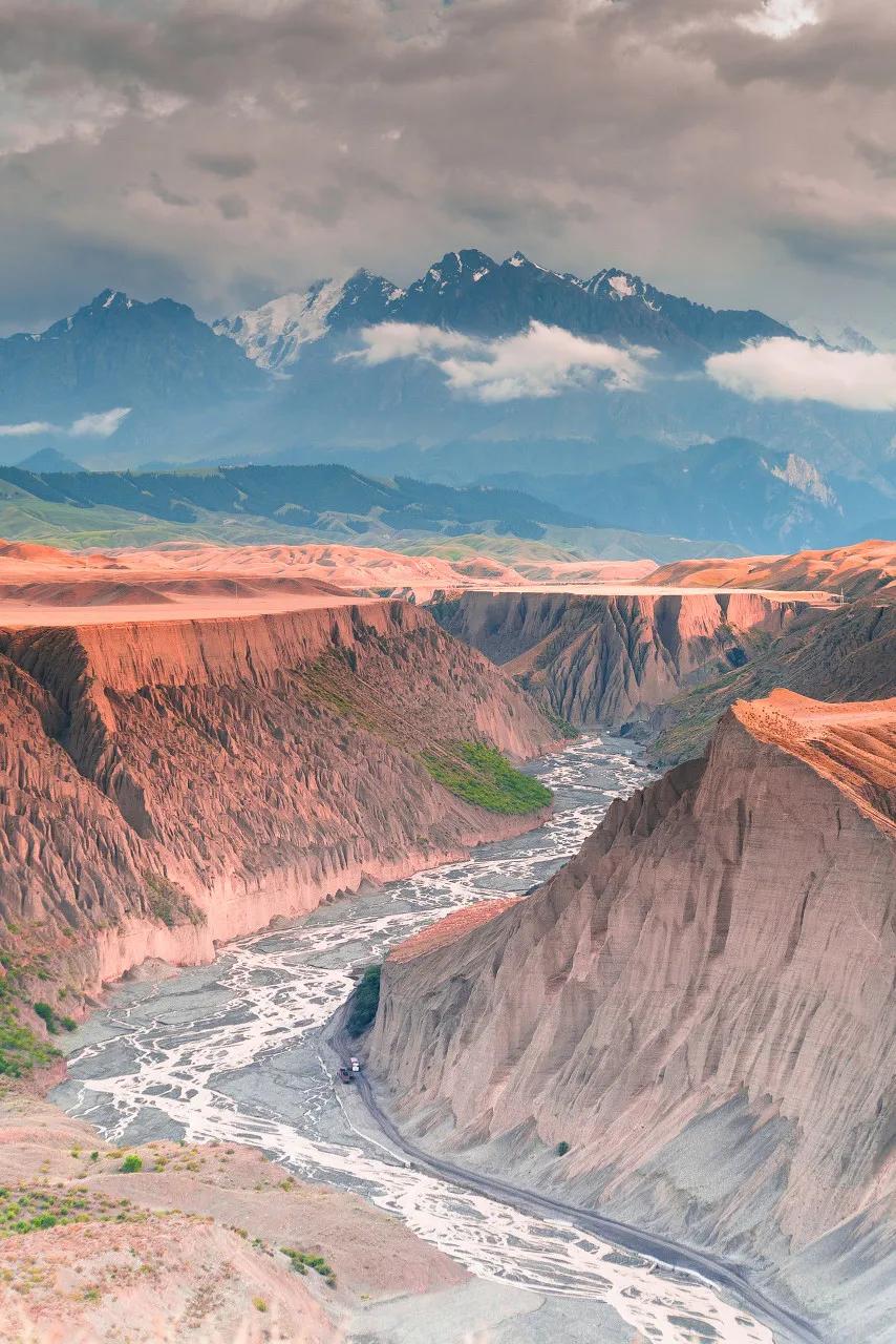 China's most beautiful canyon - iNEWS