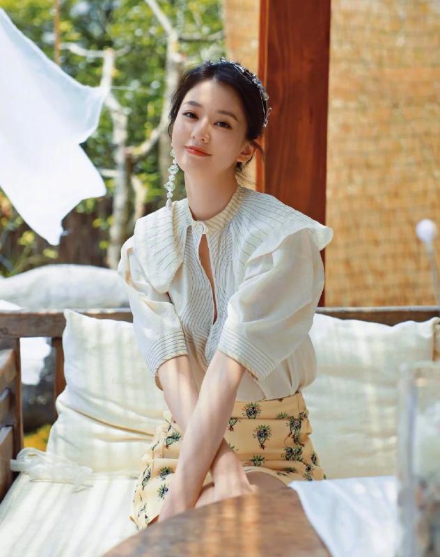 Qiao Xin dressed so boldly, with a big hole in the front of the placket ...