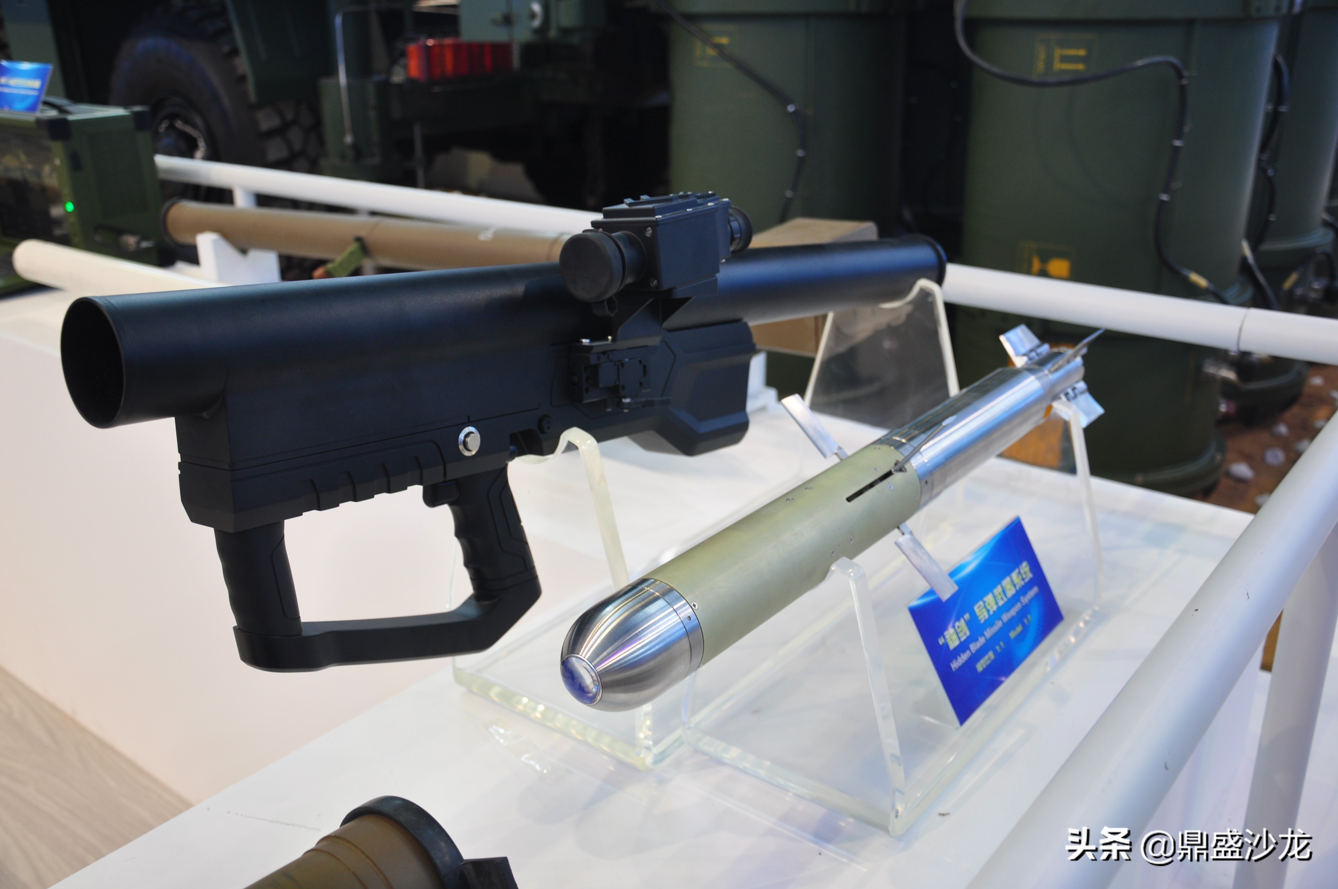 "Hidden sword in sleeves", although the Hidden Blade missile is small ...