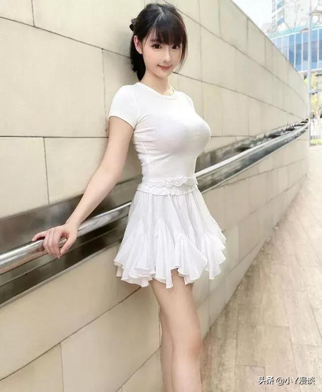 E-cup manga face girl, with sweet waist and hips, perfect combination ...