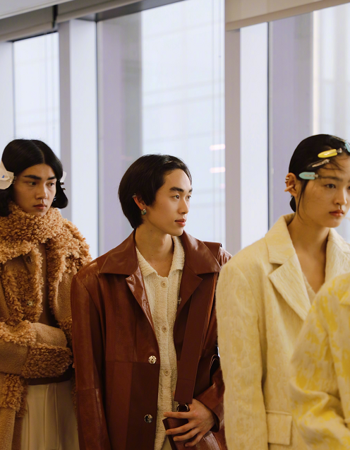 Lin Yilun: "Eyes" Lin Zihao and Lin Zixuan walked on the runway together, bluntly saying that ...