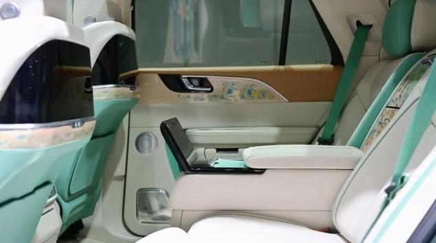 Another "masterpiece" of Hongqi is coming soon!Two-tone body, with a 6 ...