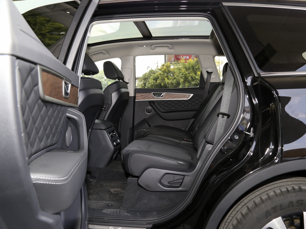 紅旗HS7和X5一樣大卻比X3還便宜，2.0T輕混起步，才賣27.58萬元 - 頭條匯