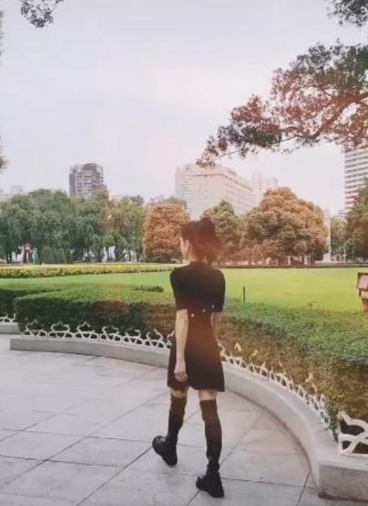 54-year-old Li Ruoxun is thin into bamboo bamboo people! Both legs are ...