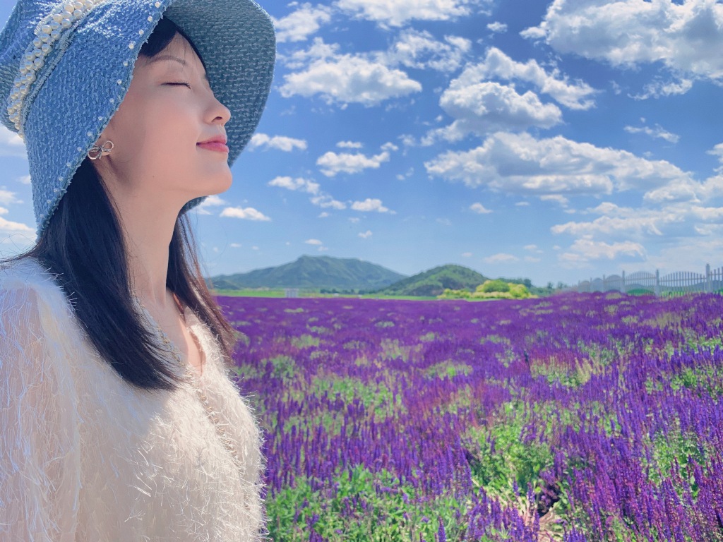 Sun Yanqing Flower Room Elegant Photo Picture - iNEWS