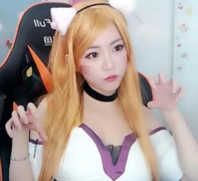 The female anchor who can't help the super tube, Zhou Shuyi will live a big dance, and will ...