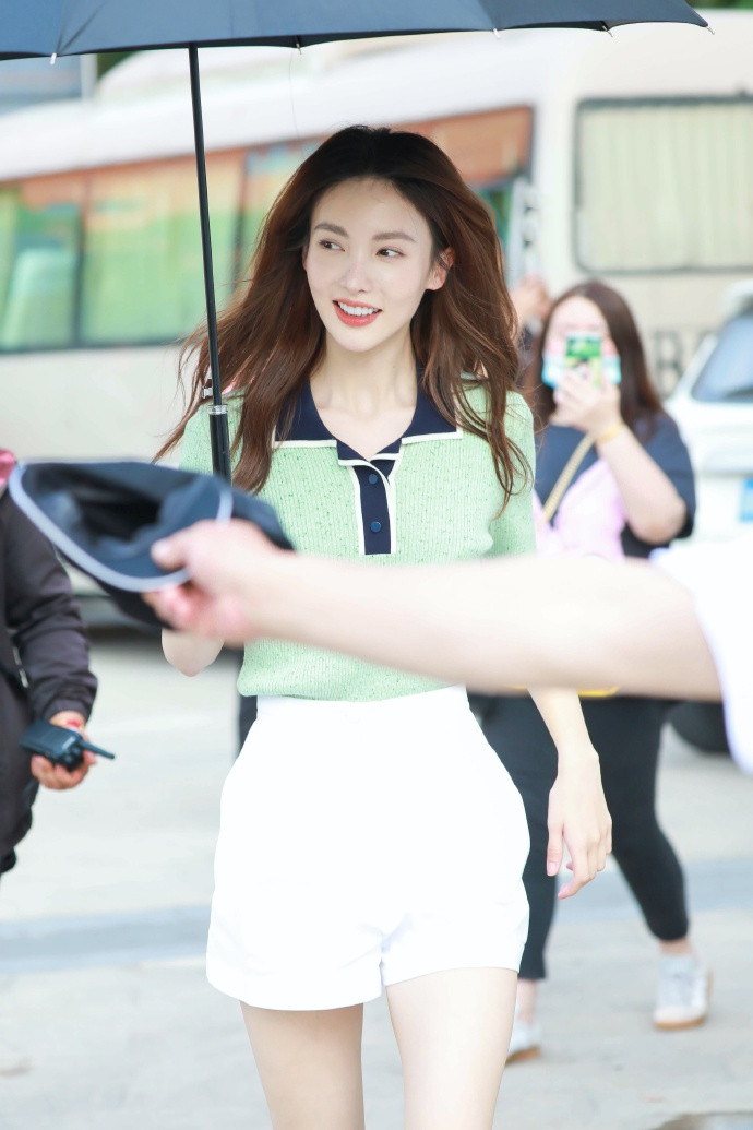 Jin Chen "spends money" for beauty again, wearing 4,500 shorts, the ...