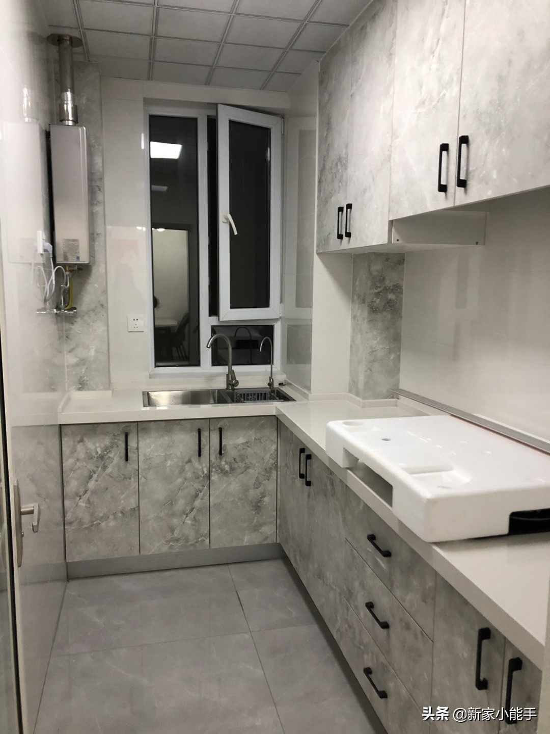 Her house is only 68 square meters, and the decoration is extremely ...