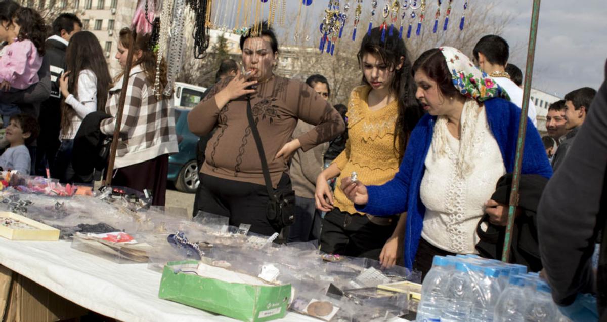 Gypsies' "Bride Market": Men can "buy" a wife for 20,000 yuan after ...