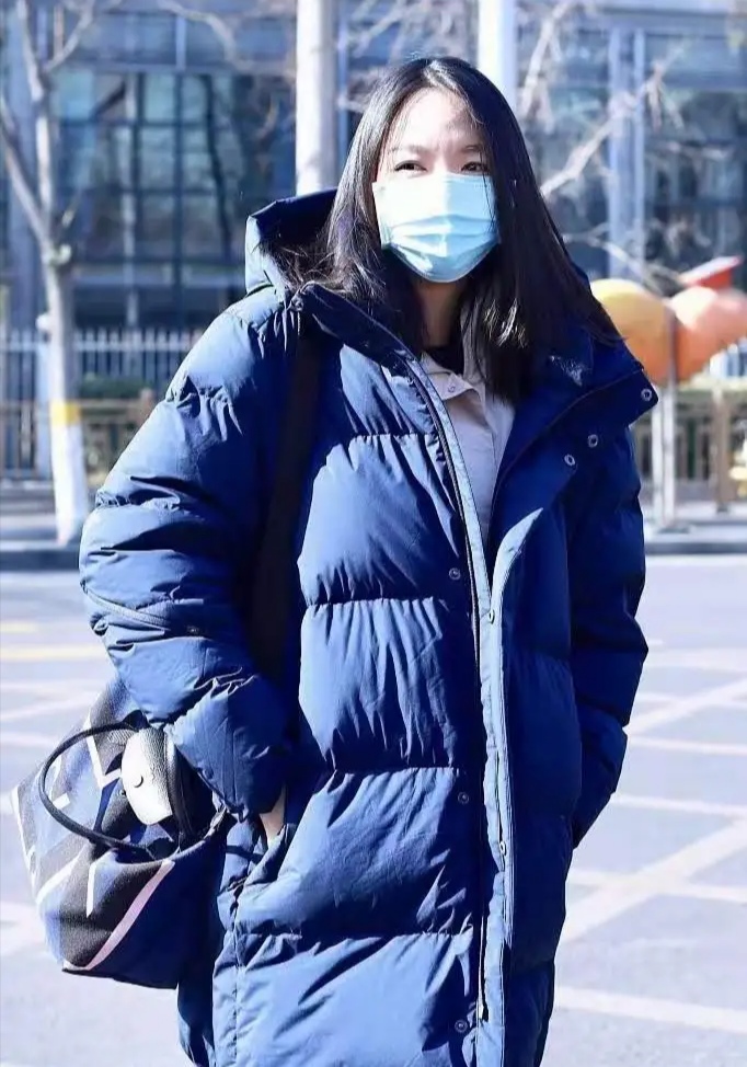 Zhang Zilin appeared in the Spring Festival Gala row, fully armed to cover her pregnant belly ...