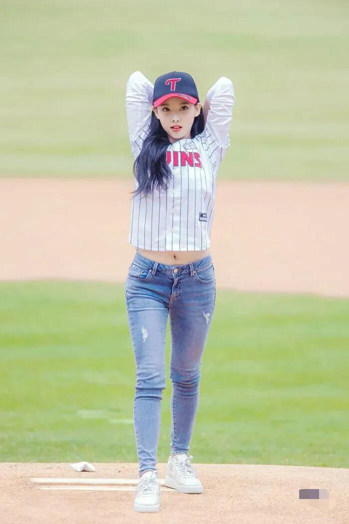 South Korean girl group TWICE, Lin Nayeon - iNEWS
