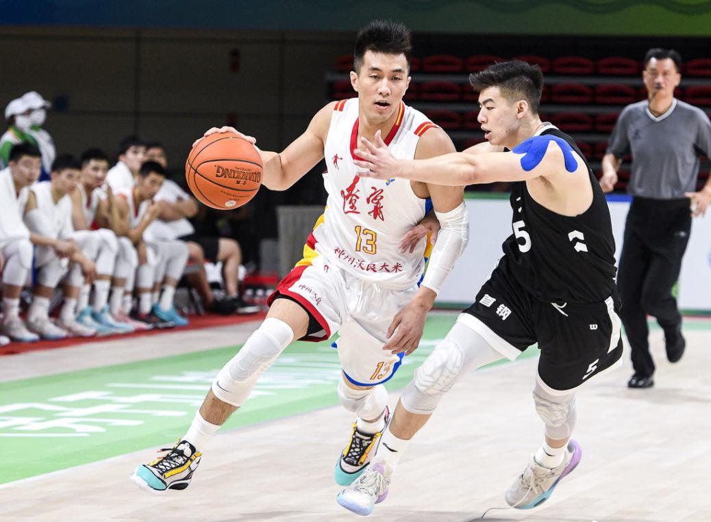 Scored 19 points and hit the key three points!The battle of defenders ...