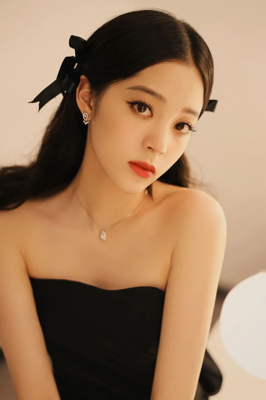 Can a flat face with a flat nose and small features become a beauty ...