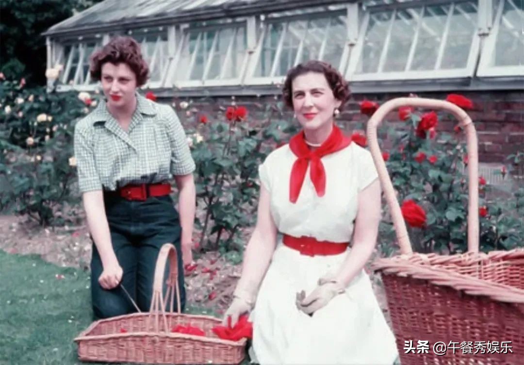 A pair of stunning mother and daughter flowers of the British royal ...