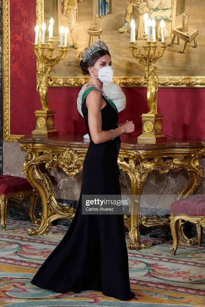 Queen Letizia of Spain wore a magnificent crown and attended the dinner ...