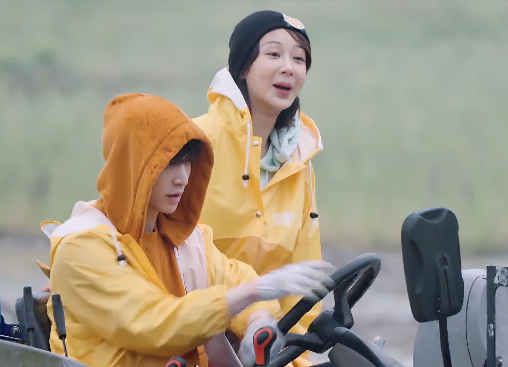 He Jiong desperately matched Zhang Yixing and Yang Zi to create a two-person space, and the ...