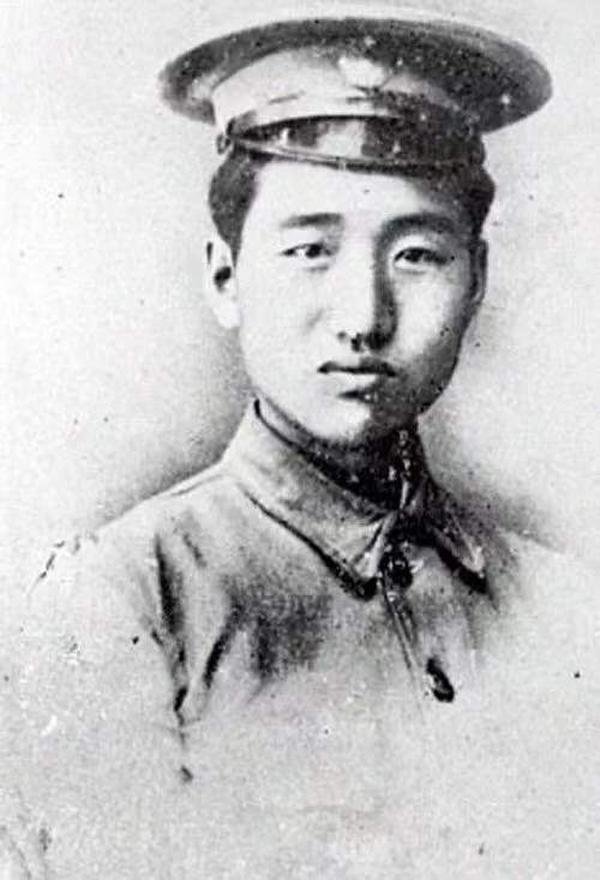 When Xu Xiangqian went back to his hometown, he met an old man who was ...