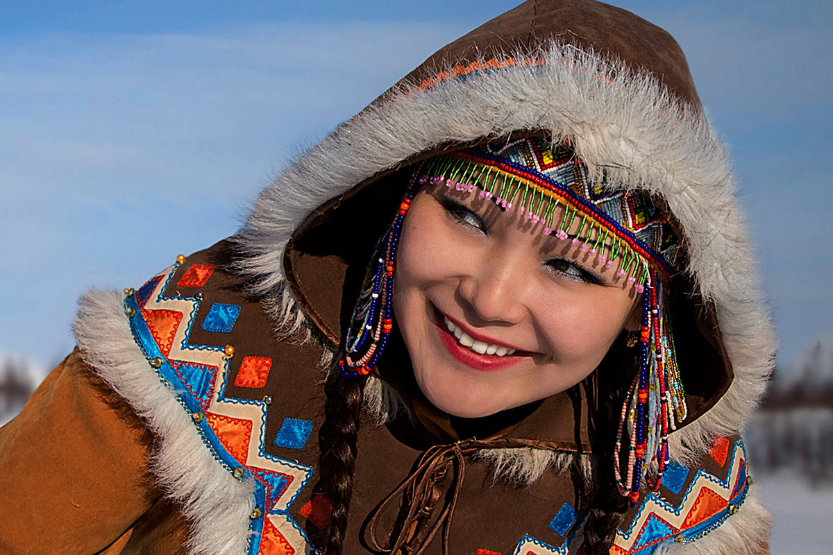 Industrious and strong Chukchi women, having children is done by one ...