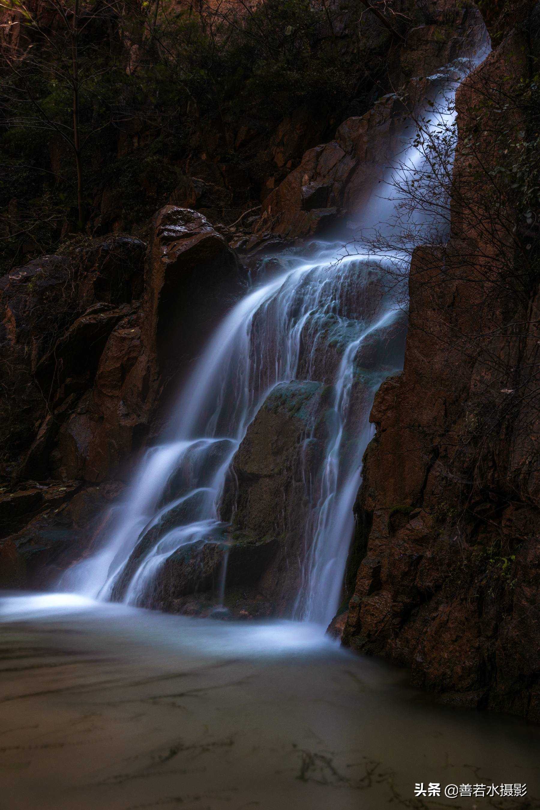 Five acres of poetic waterfall in Longxiang - iNEWS