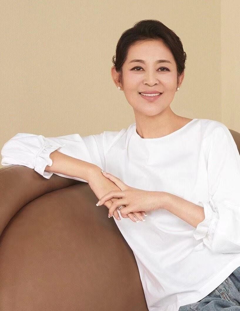 Famous CCTV host Zhou Tao successfully transformed into a female boss and opened a new chapter ...