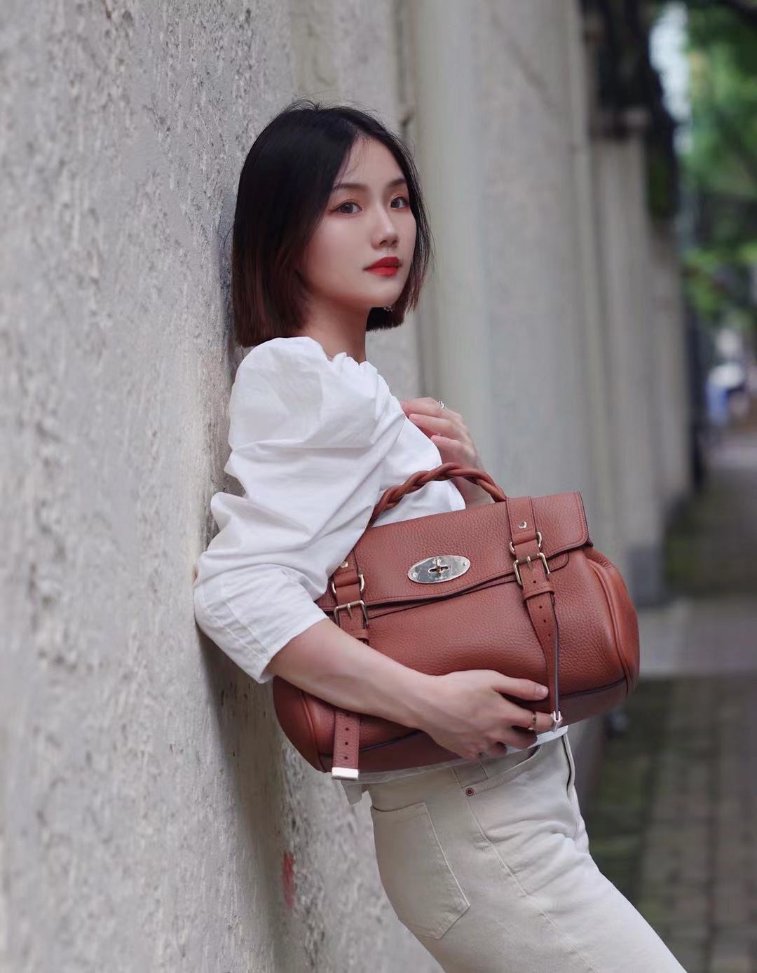 Summer fashion bloggers wear plain clothes, classic and beautiful - iMedia