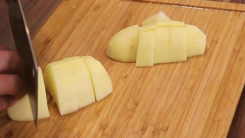 Teach you how to make Xinjiang-style roast beef with potatoes. It is ...