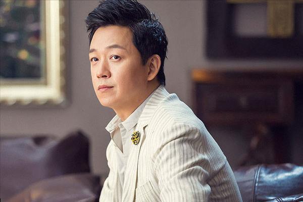 After divorcing Dong Jie, Pan Yueming and his 10-year-old girlfriend ...